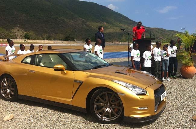 Usain Bolt recibió su propio Nissan GT-R - Conduciendo.com