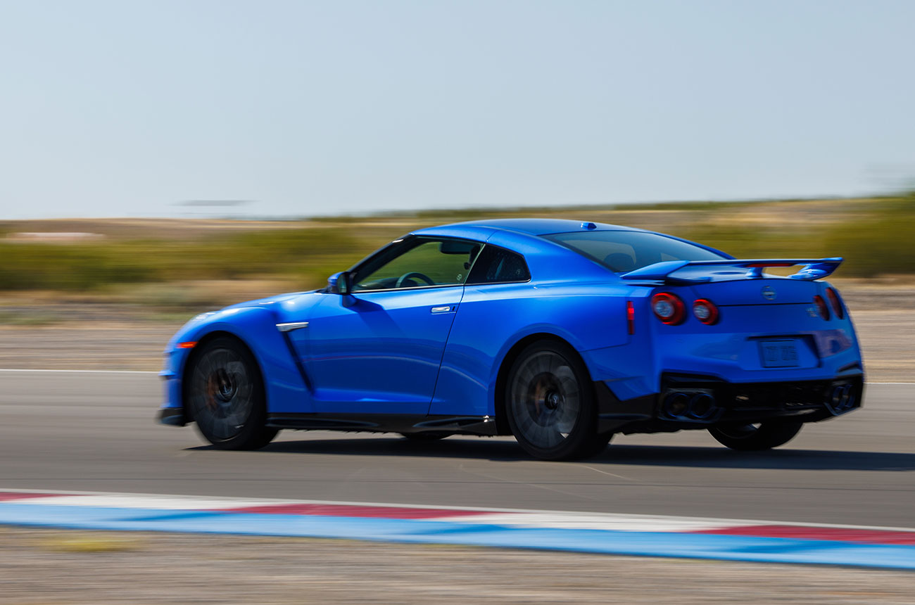 GT-R Skyline Edition T-Spec Takumi Edition- Conduciendo.com